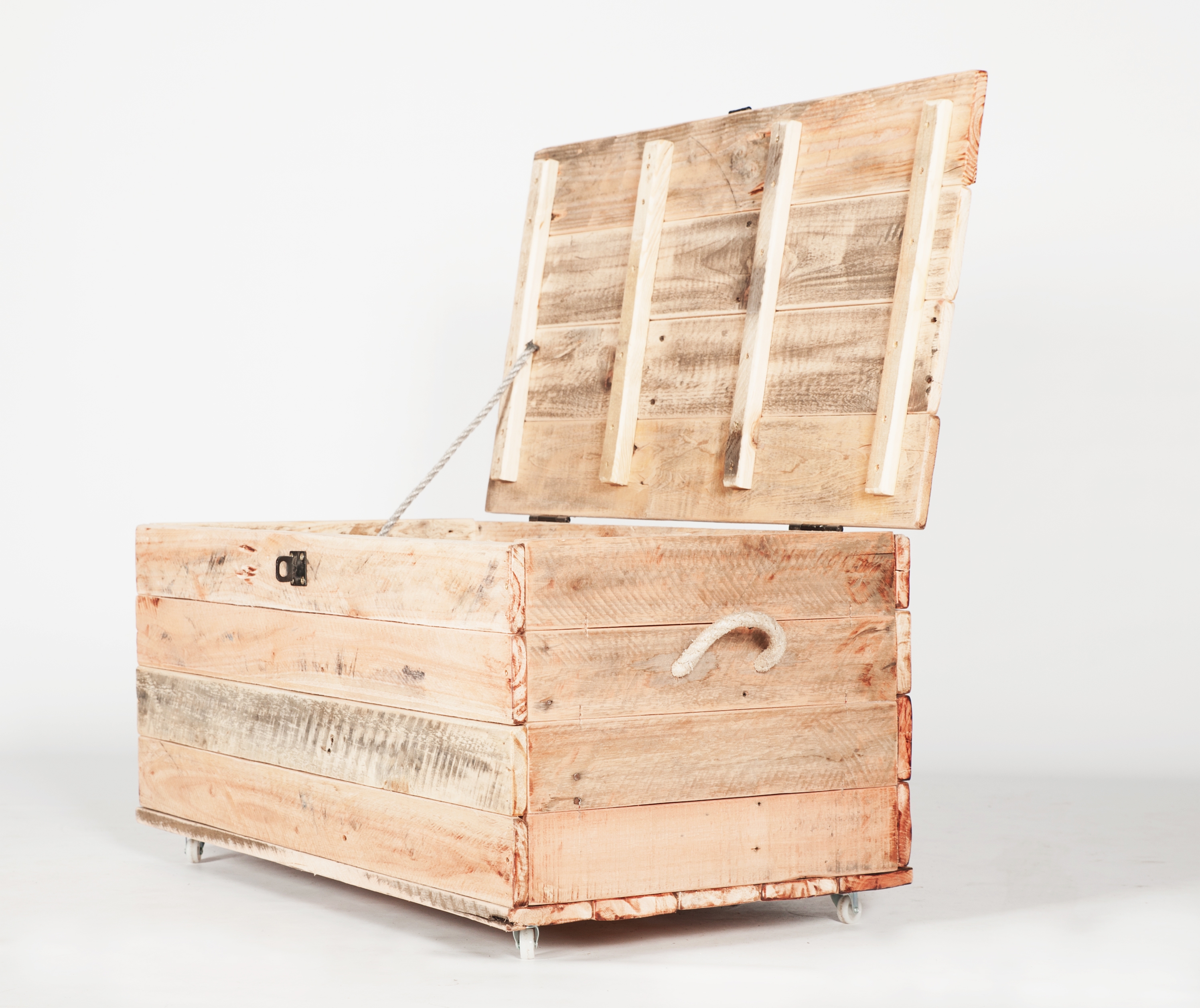 R180 off on Rooted in Wood Designs Kist | OneDayOnly